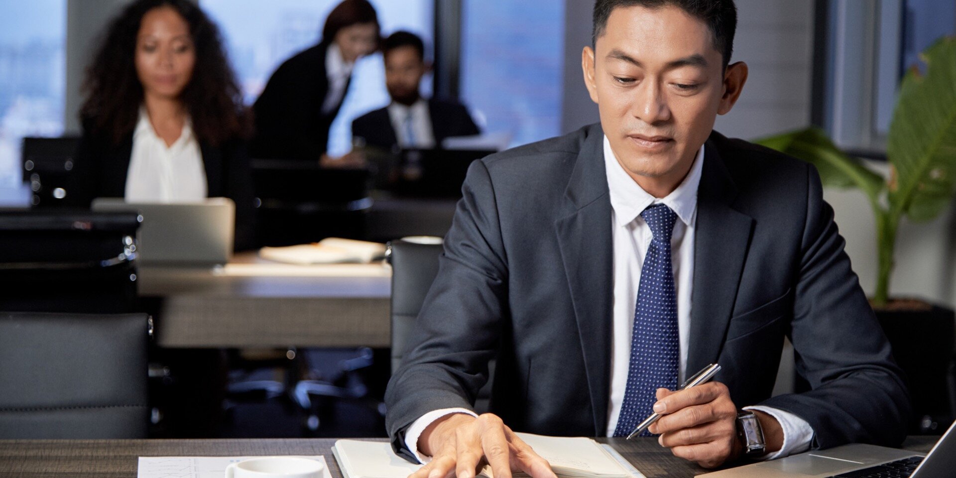 7 Must-Read Books for Financial Analysts